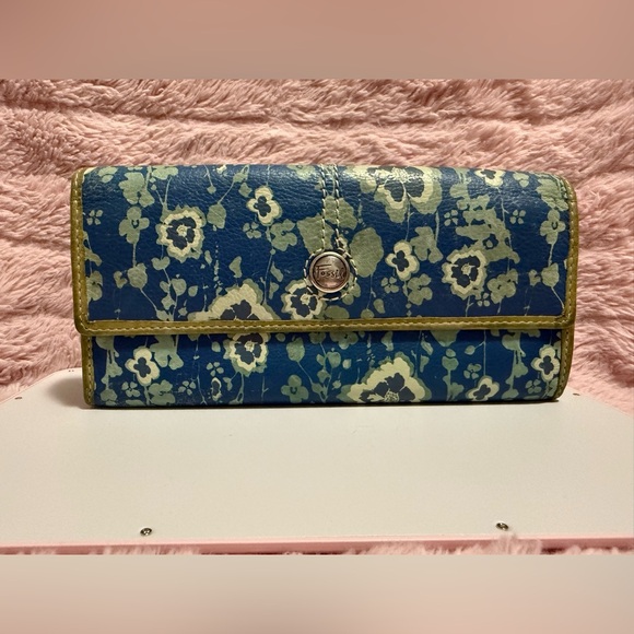 Fossil | Bags | Fossil Floral Wallet | Poshmark